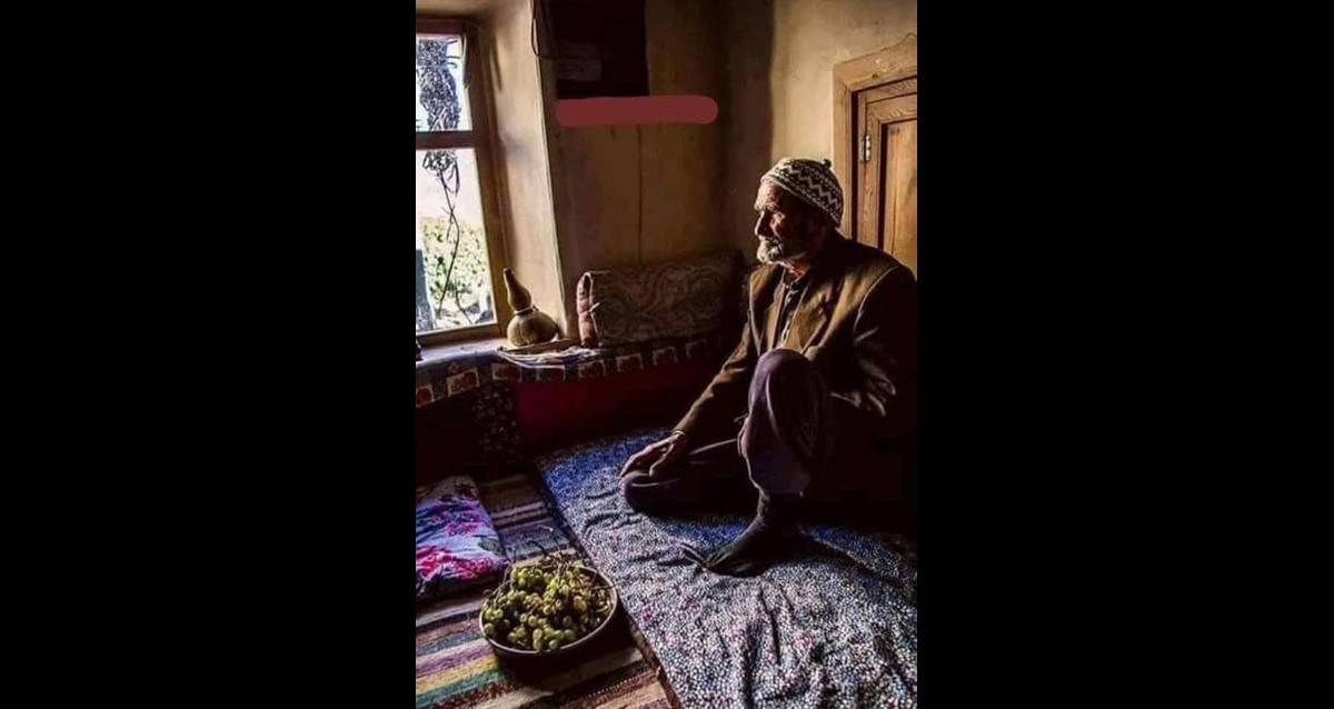 80 yaşına merdiven dayamış yaşlı baba